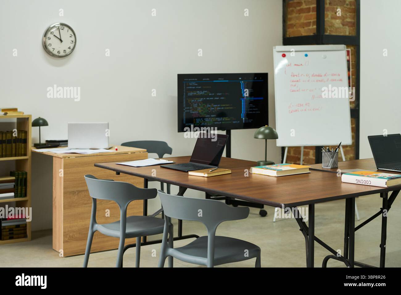 Wall clock and whiteboard hi-res stock photography and images - Alamy