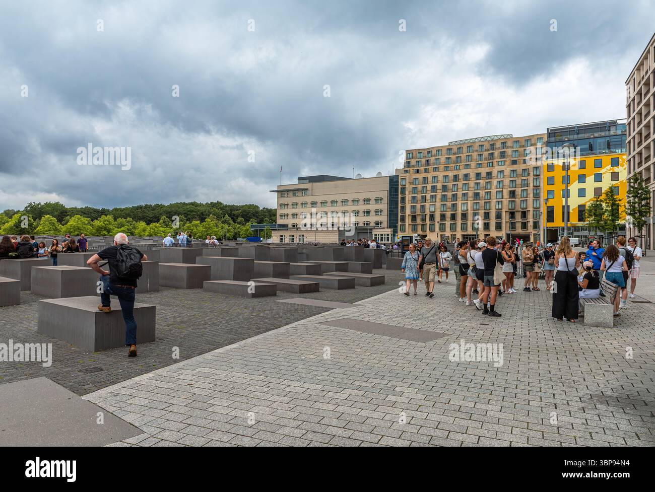 Visitors at the Memorial to the Murdered Jews of Europe, Berlin, Germany Stock Photo - Alamy