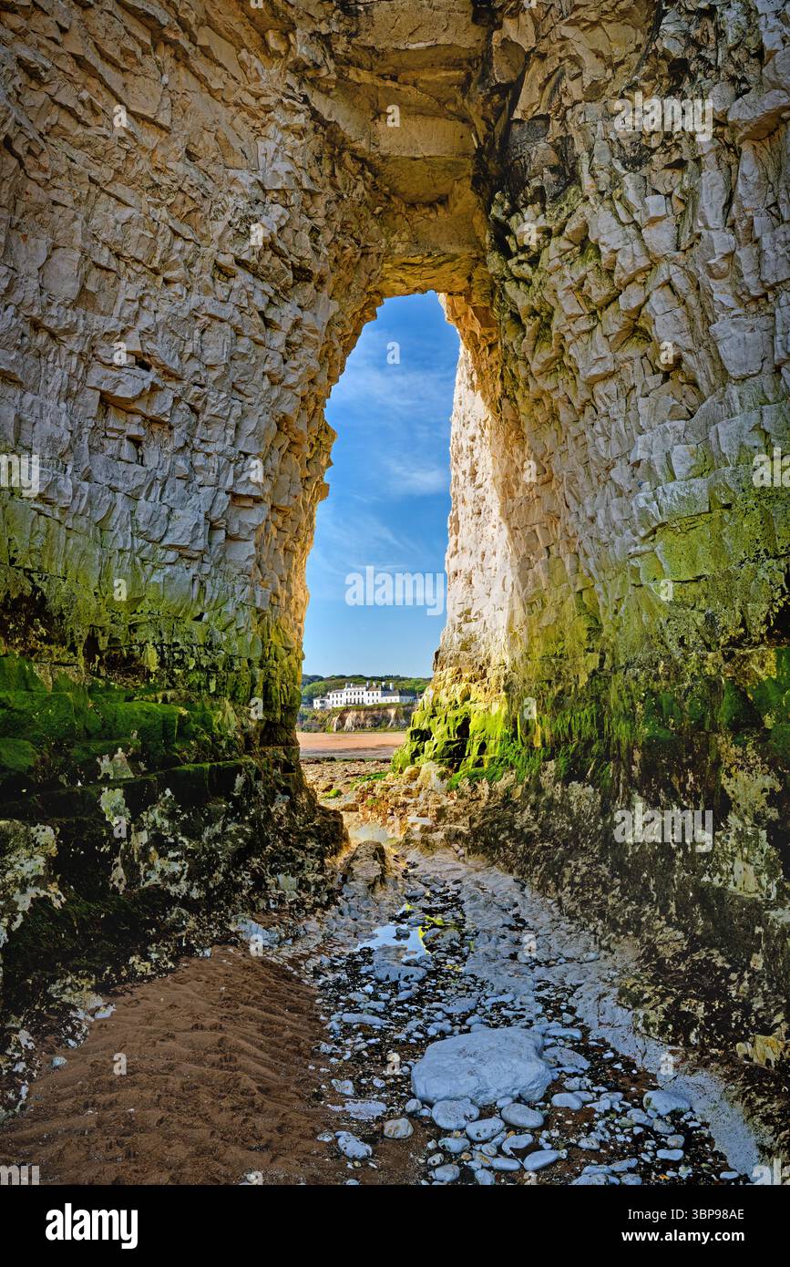 Kingsgate bay natural arch hi-res stock photography and images - Alamy