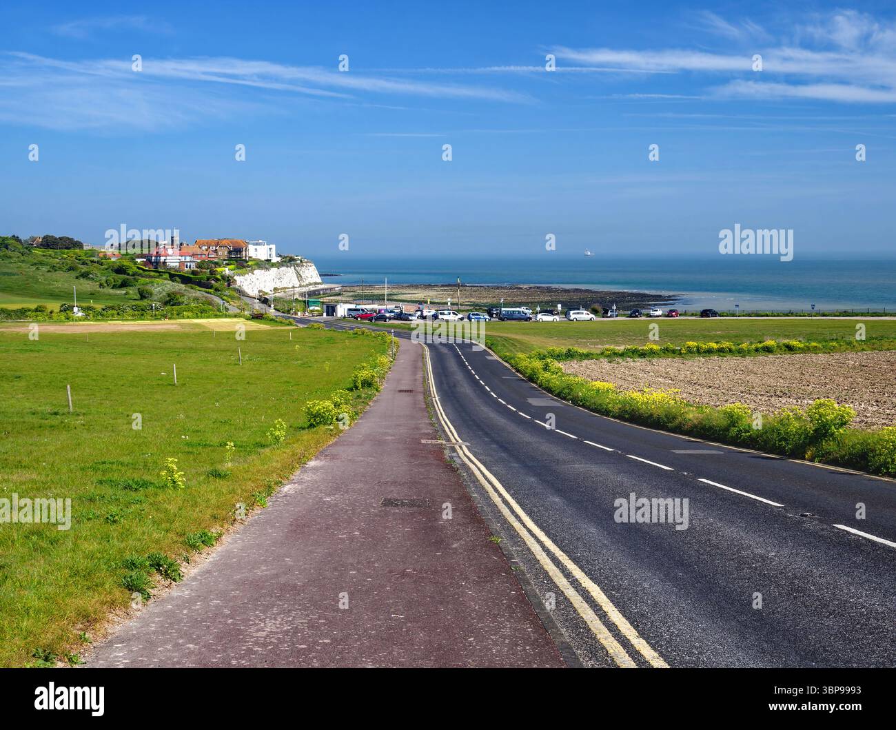 UK, Kent, Thanet, Broadstairs, North Foreland Hill leading to Joss Bay ...