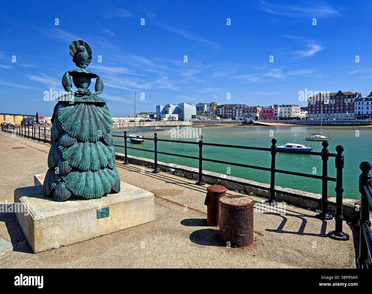 UK, Kent, Thanet, Margate Harbour, Mrs Booth Statue Stock Photo - Alamy