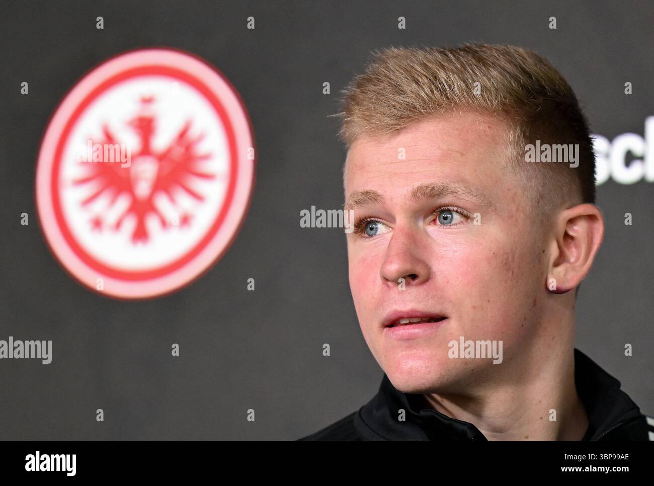 07 July 2025, Hesse, Frankfurt/Main: New signing Jonathan Burkardt ...