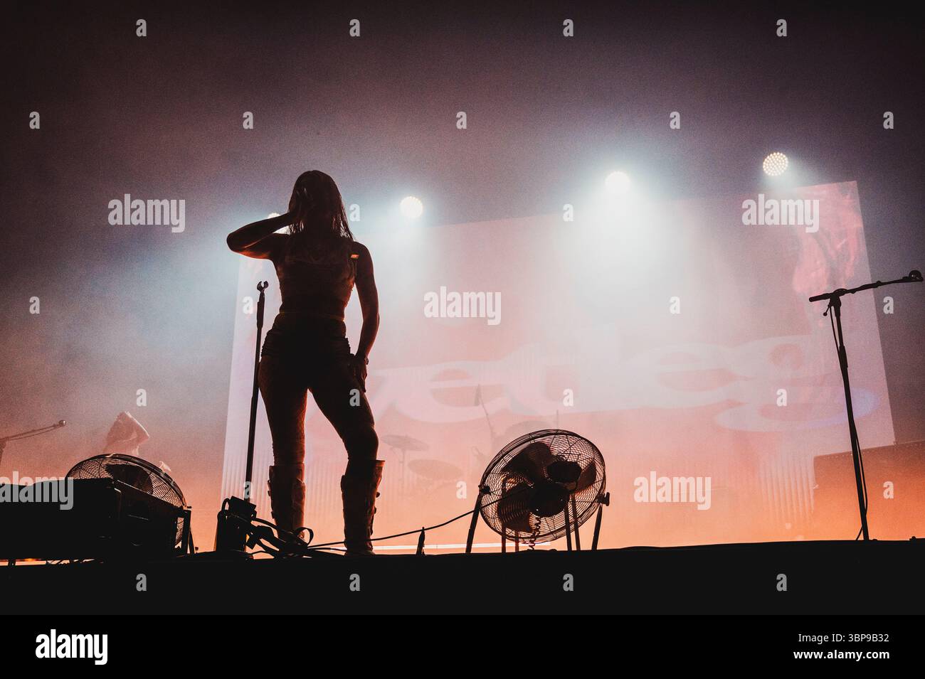Wet leg primavera sound 2025 hi-res stock photography and images - Alamy