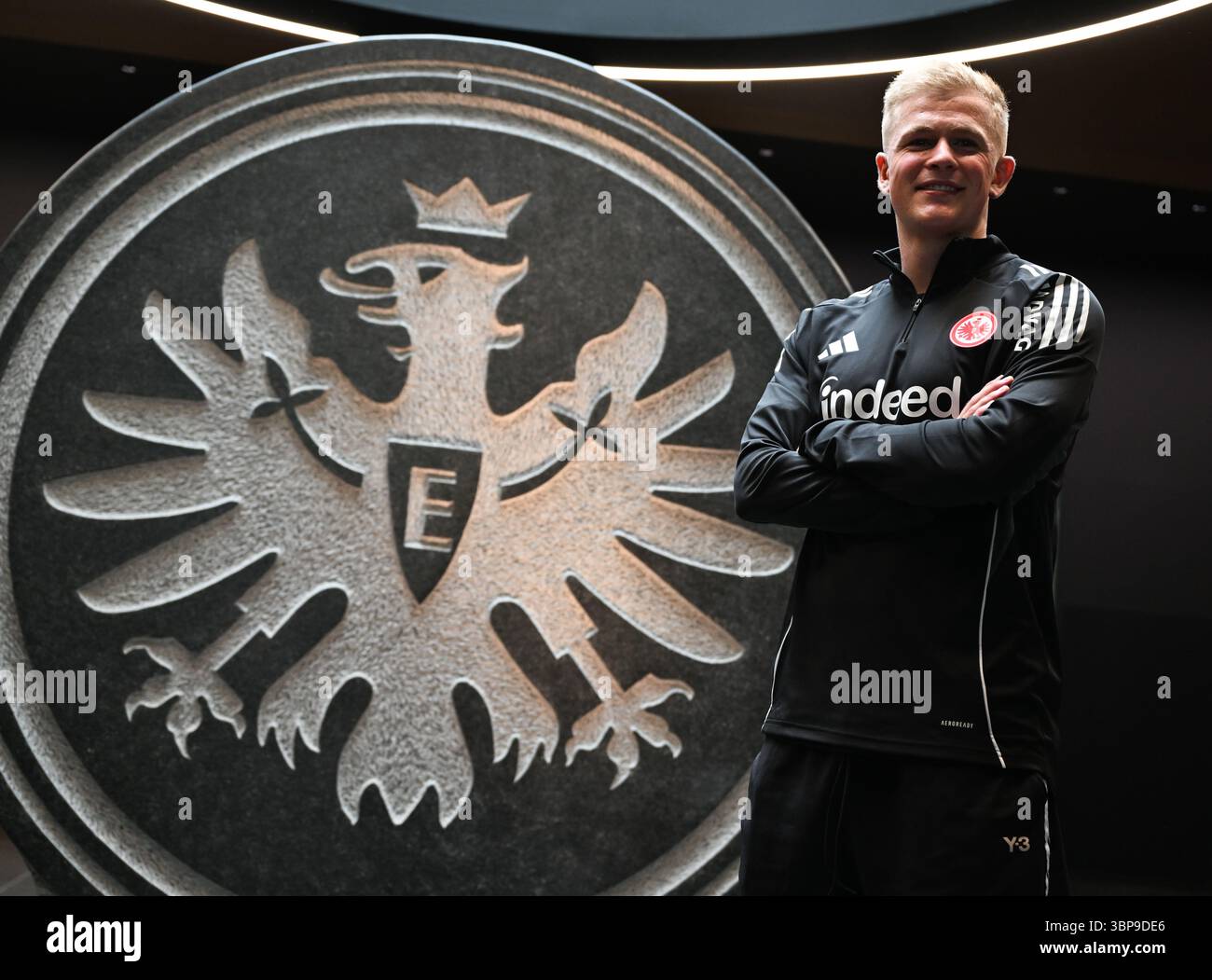 07 July 2025, Hesse, Frankfurt/Main: New signing Jonathan Burkardt ...