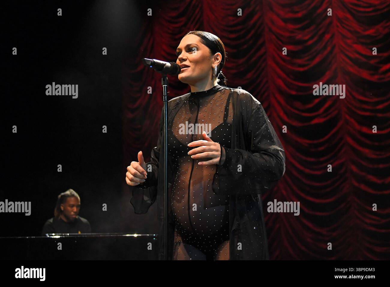 LONDON, ENGLAND - FEBRUARY 28: Jessie J (Jessica Ellen Cornish ...