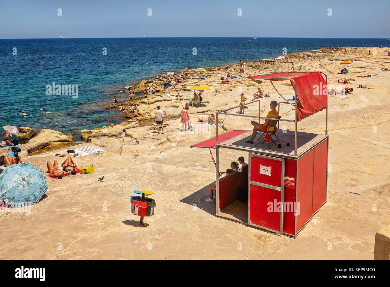Lifeguard tower tourists relaxing hi-res stock photography and images ...