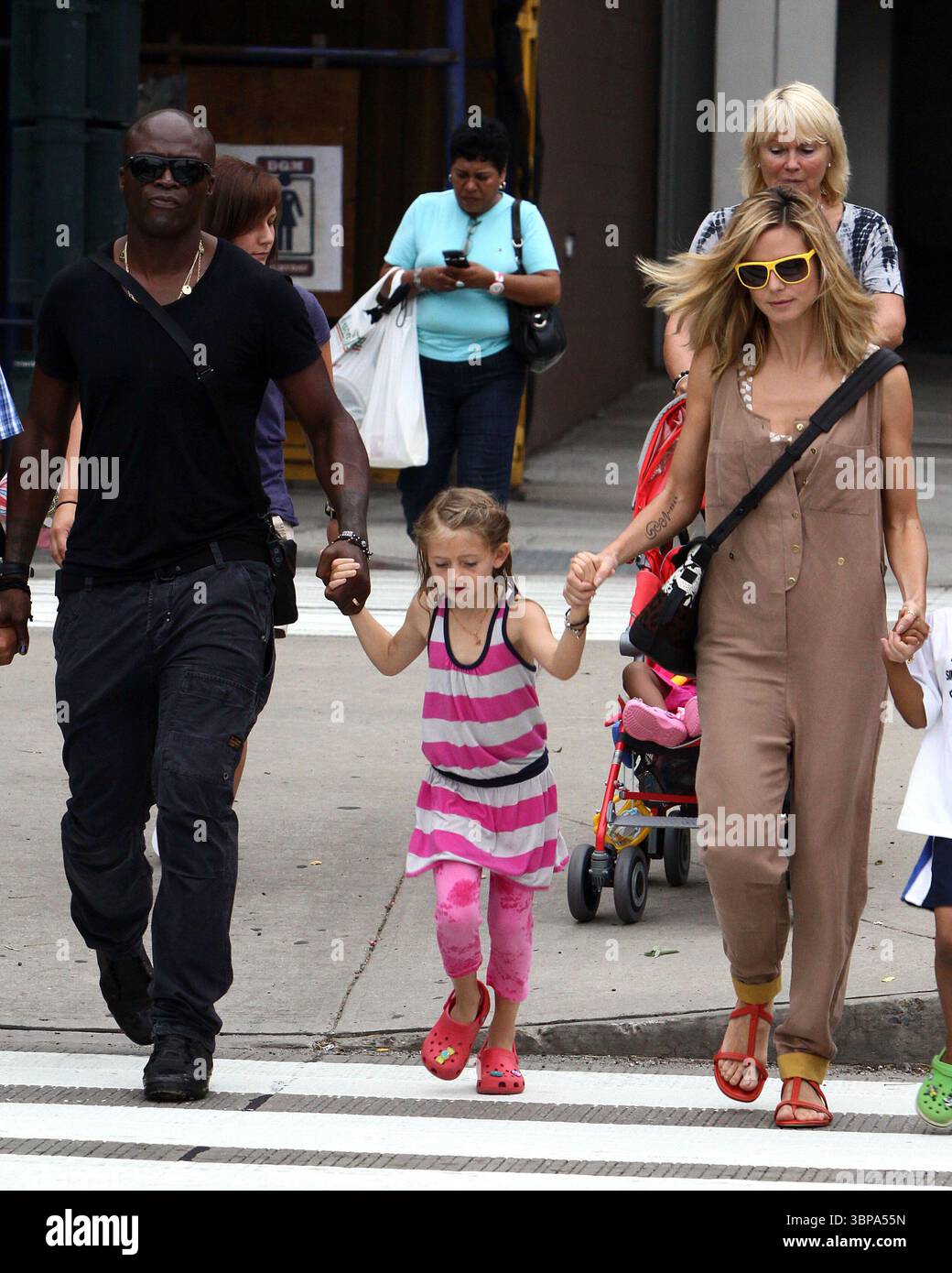 Heidi Klum and Seal with their daughter Leni by the Hudson River in New ...