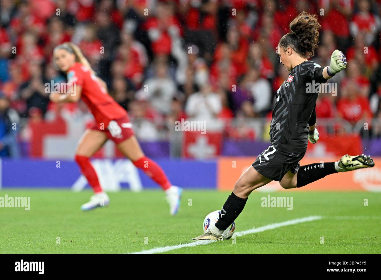 Bern, Switzerland. 06th July, 2025. goalkeeper Livia Peng (12) of ...