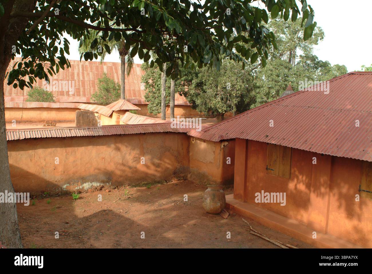 King glele hi-res stock photography and images - Alamy