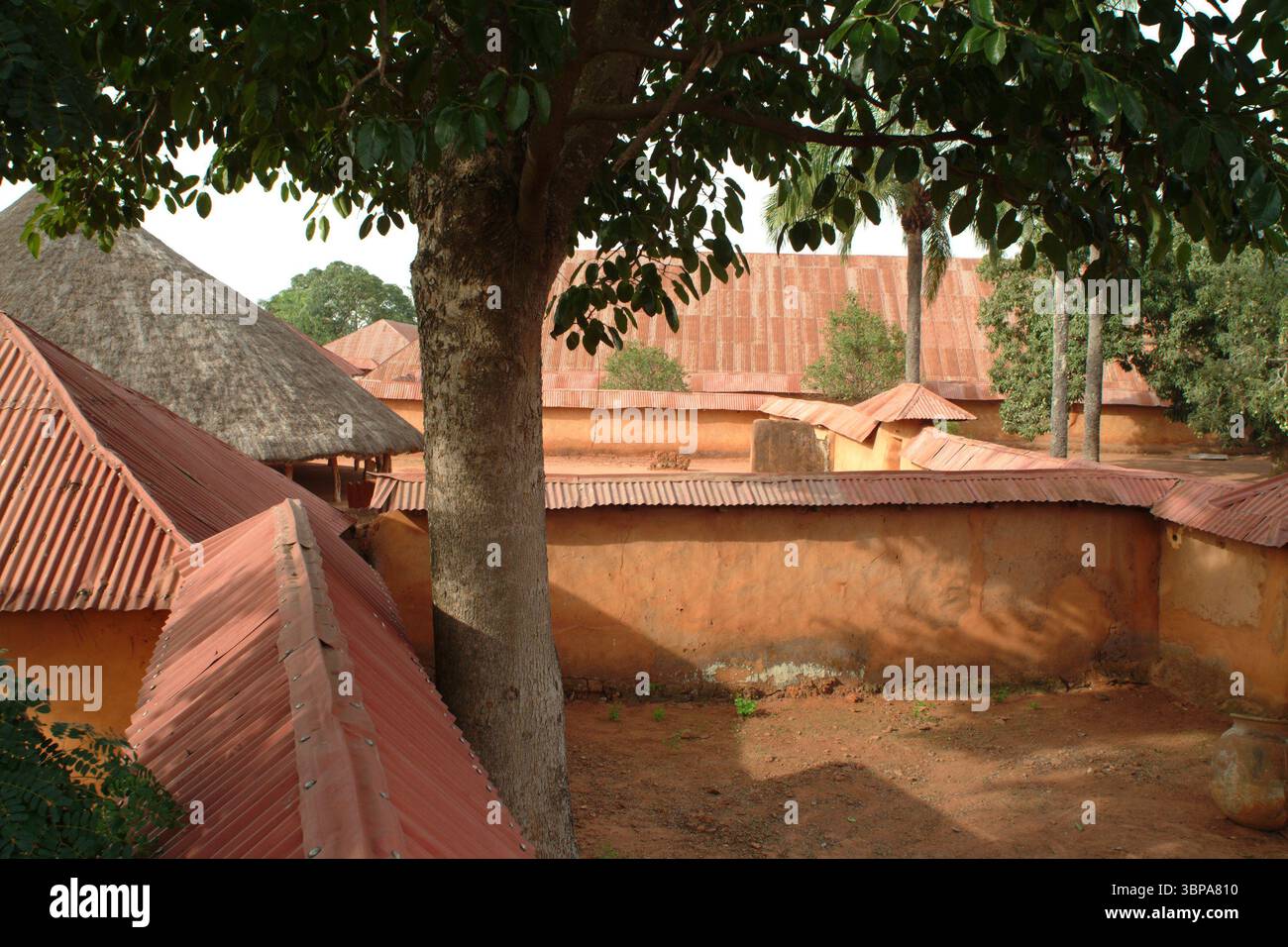 King glele hi-res stock photography and images - Alamy