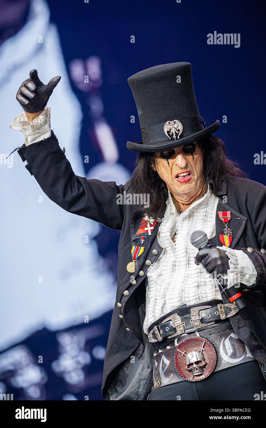05 July 2025, Lower Saxony, Hanover: The American rock musician Alice ...