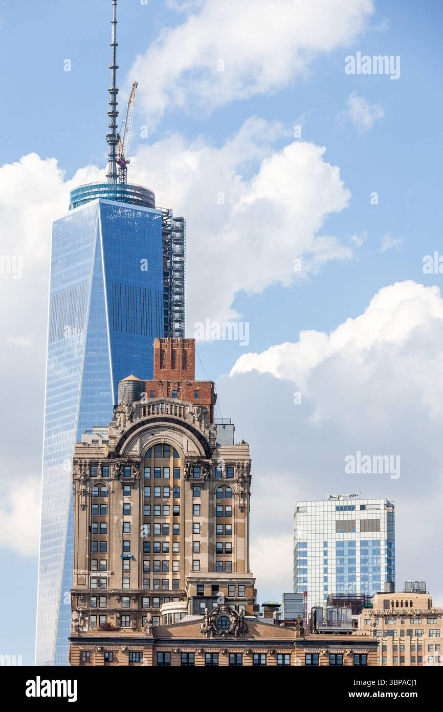 1 World Tower looms behind an older building Stock Photo - Alamy