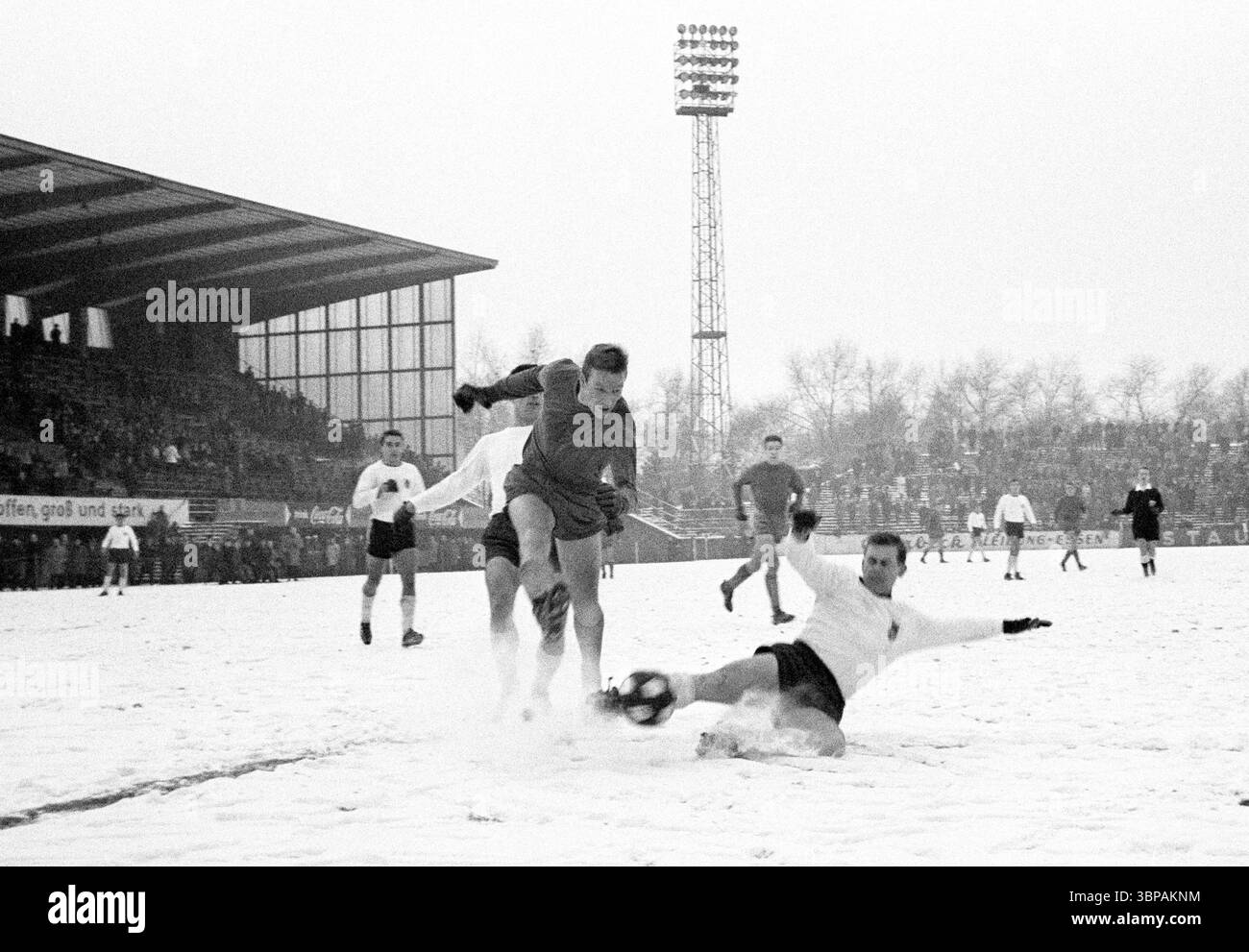 1960s football player on field hi-res stock photography and images - Alamy