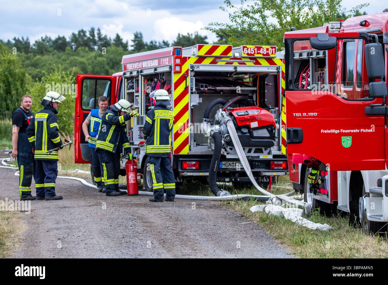 Picher, Germany. 07th July, 2025. Firefighters prepare for further ...