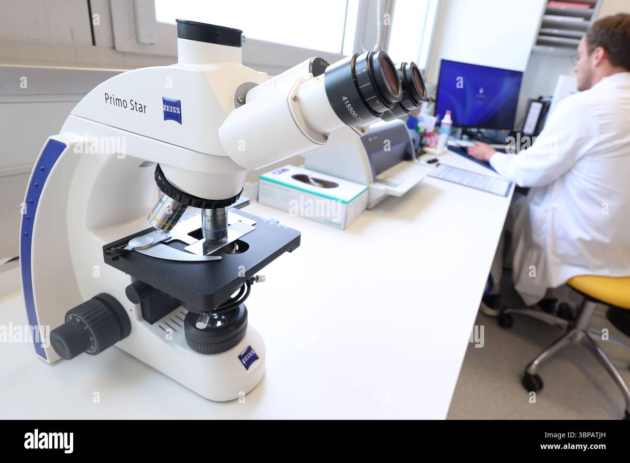 Primo star microscope zeiss hi-res stock photography and images - Alamy