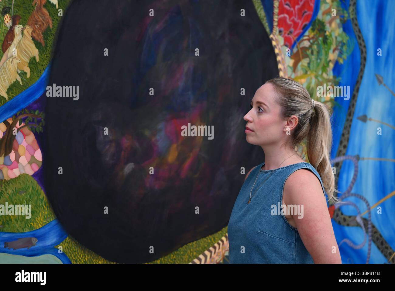 A preview at White Cube of the two new exhibitions , the UK debut by Peruvian artist Sara Flores ...