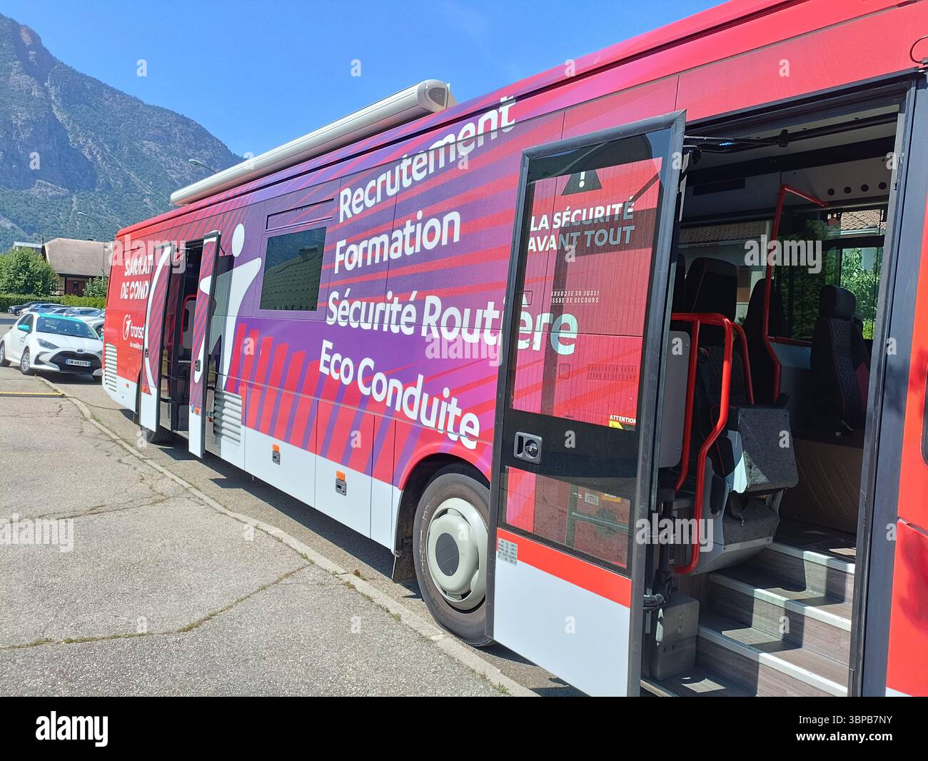 Transdev fleet vehicle hi-res stock photography and images - Alamy