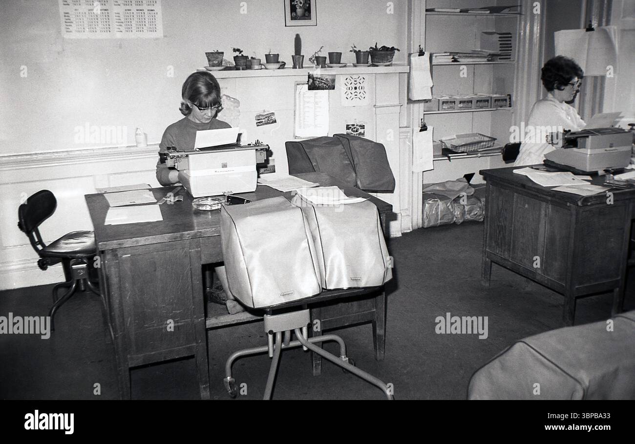 Secretary office 1960s hi-res stock photography and images - Alamy