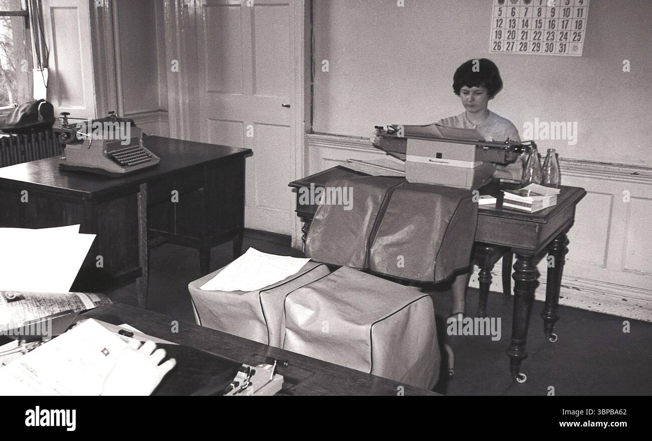 Woman typewriter 1967 hi-res stock photography and images - Alamy