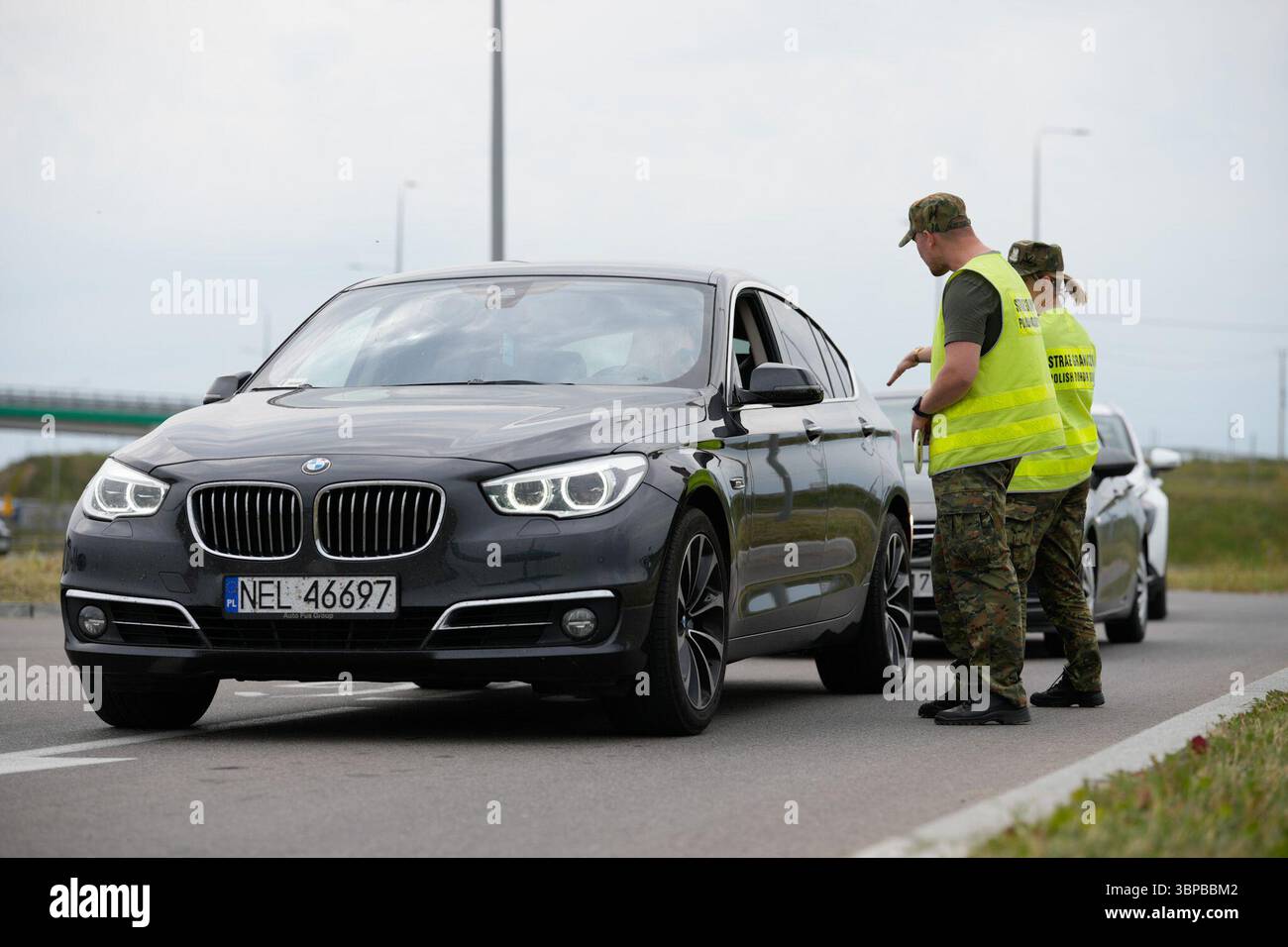 Suwalki, Poland. 7th July, 2025. Law enforcement officers inspect cars ...