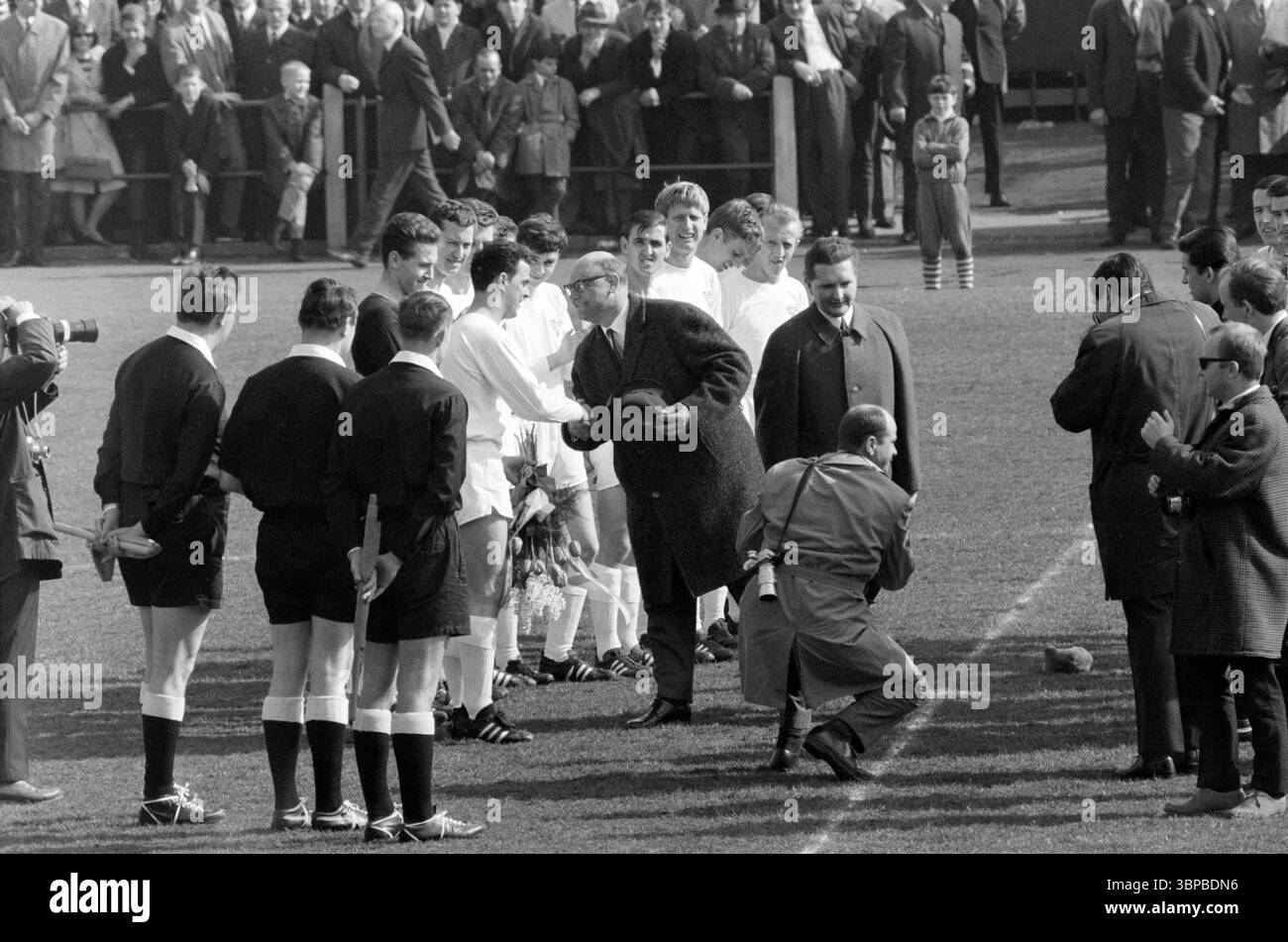 Officials and photographers Black and White Stock Photos & Images - Alamy