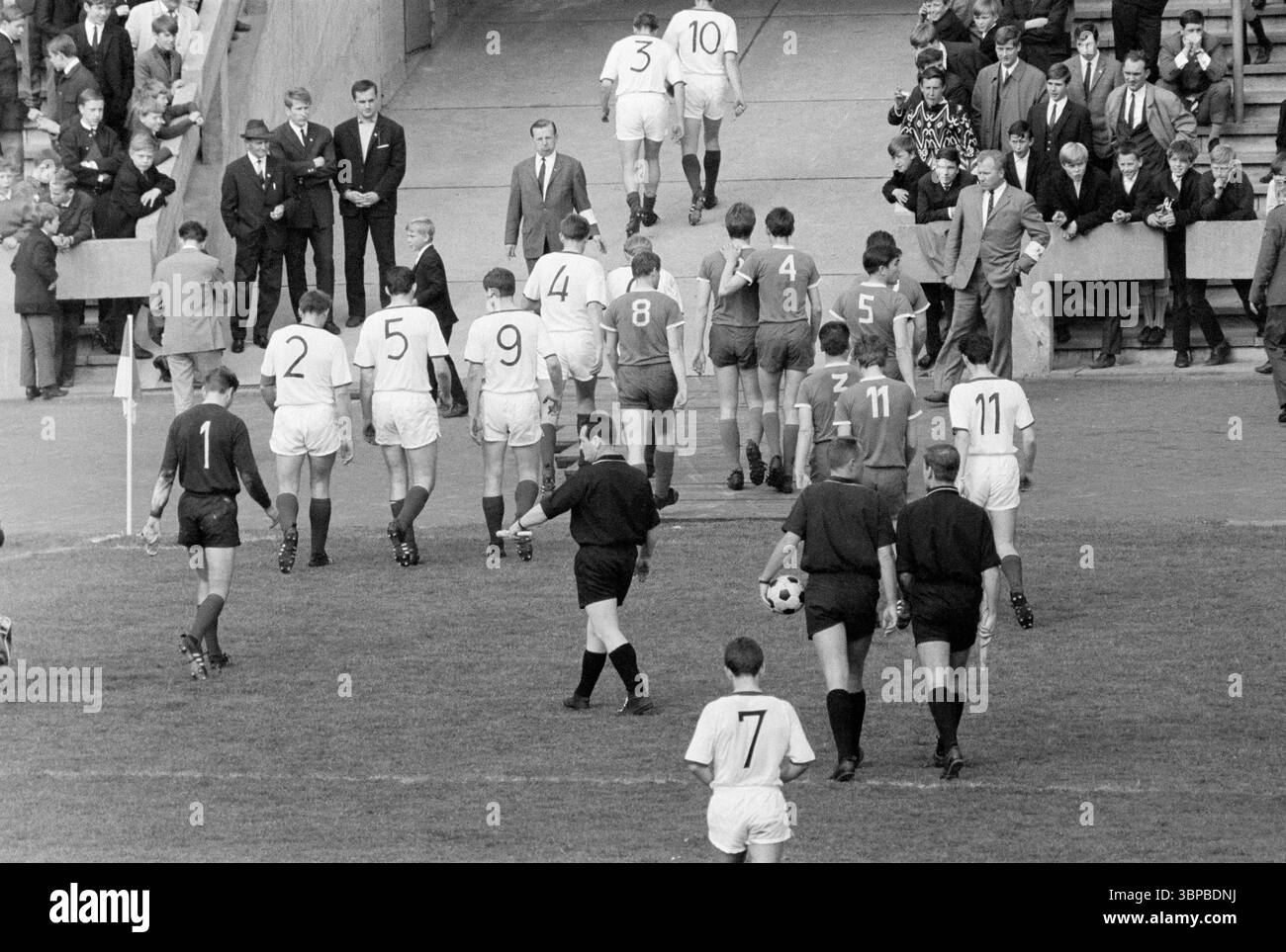 Match break Black and White Stock Photos & Images - Alamy