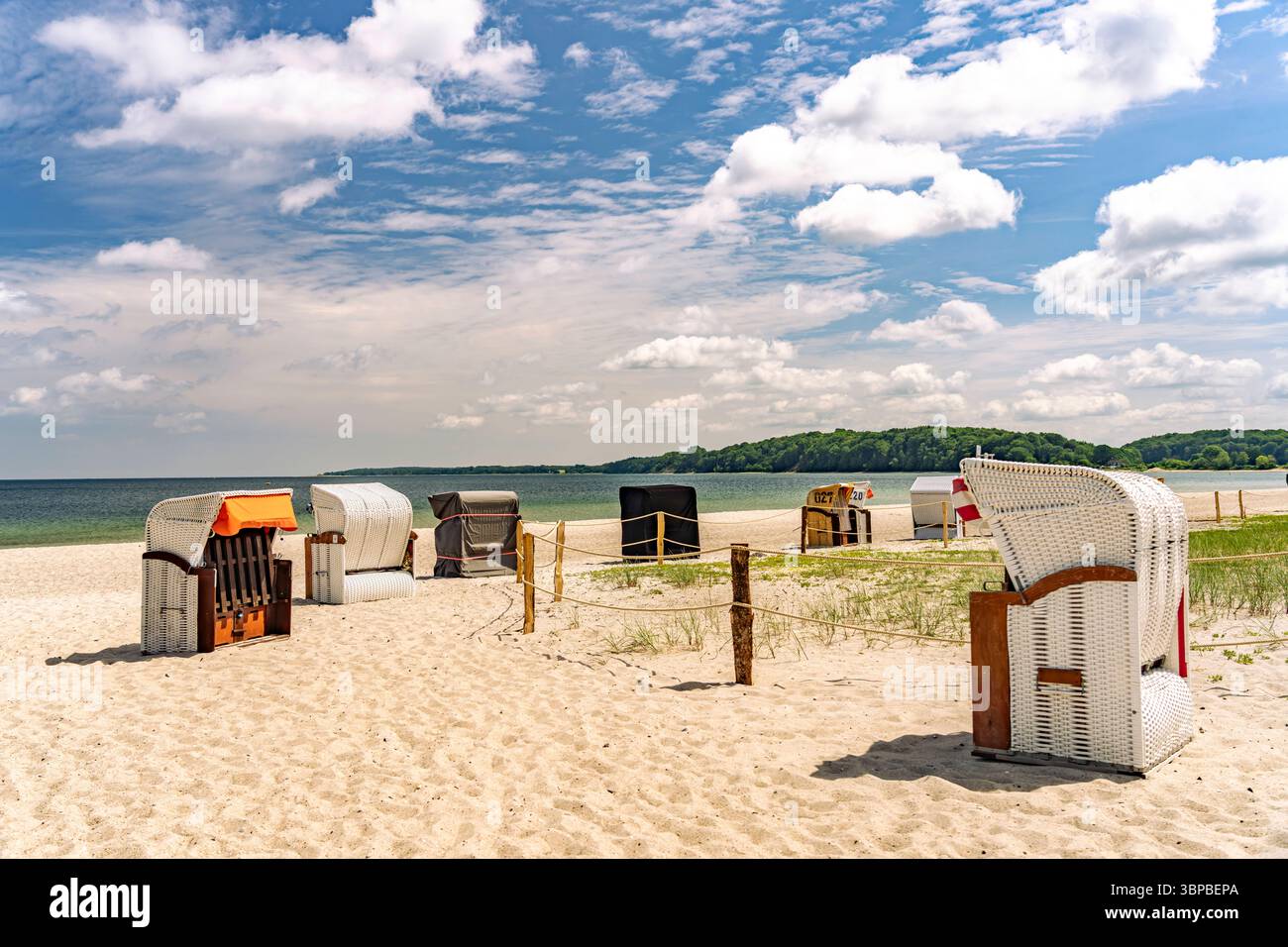 Eckernförde Strand Strandkörbe am Strand von Eckernförde, Schleswig ...