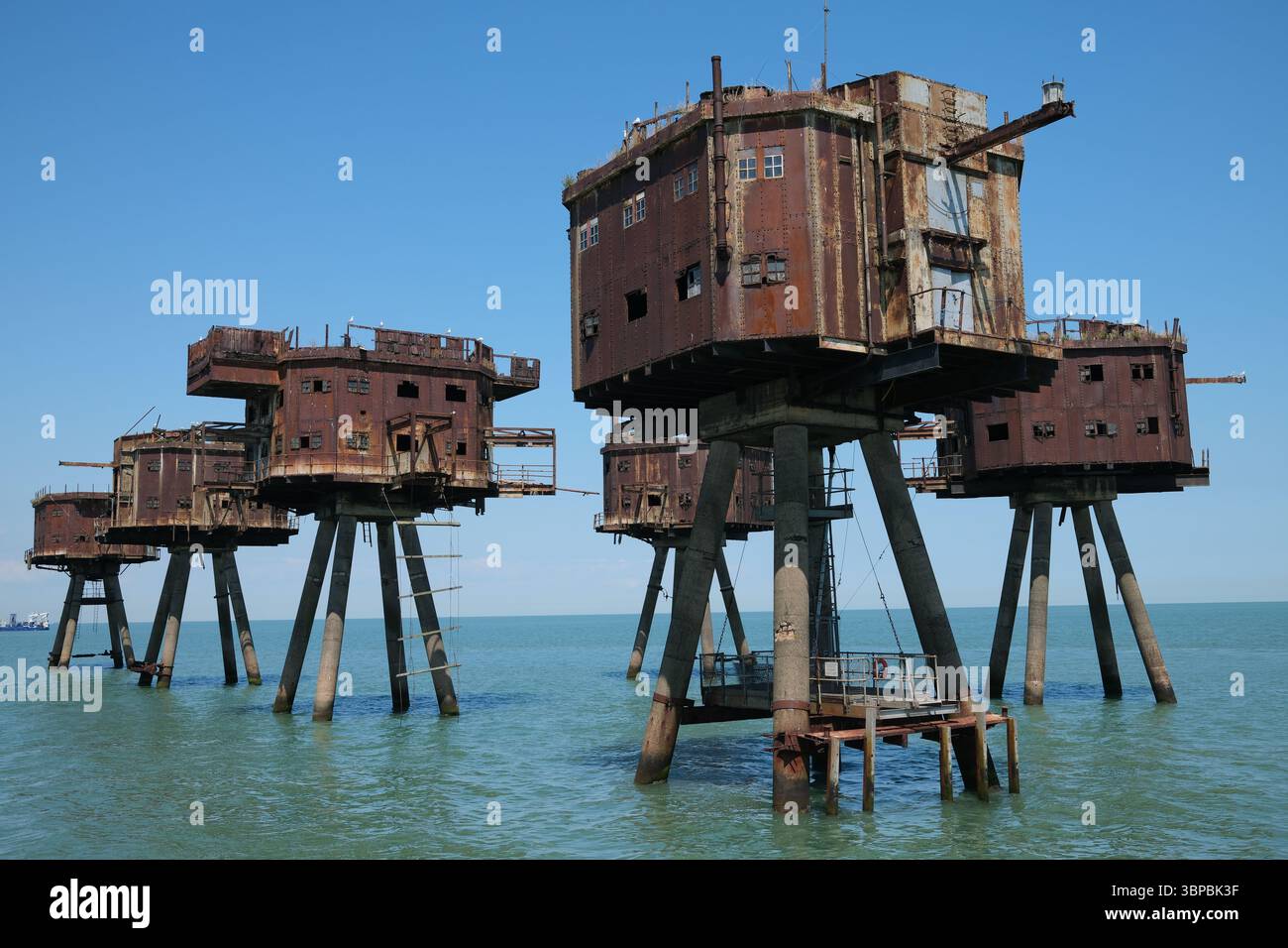 Shivering Sands an offshore fort in the Thames Estuary. The Redsand ...