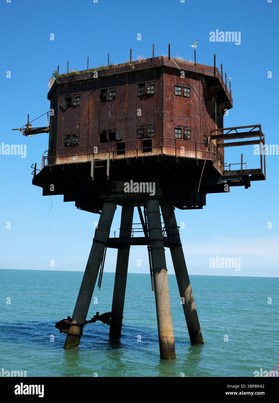 Redsand Towers (Maunsell Forts) eerie abandon Iron structures in the ...