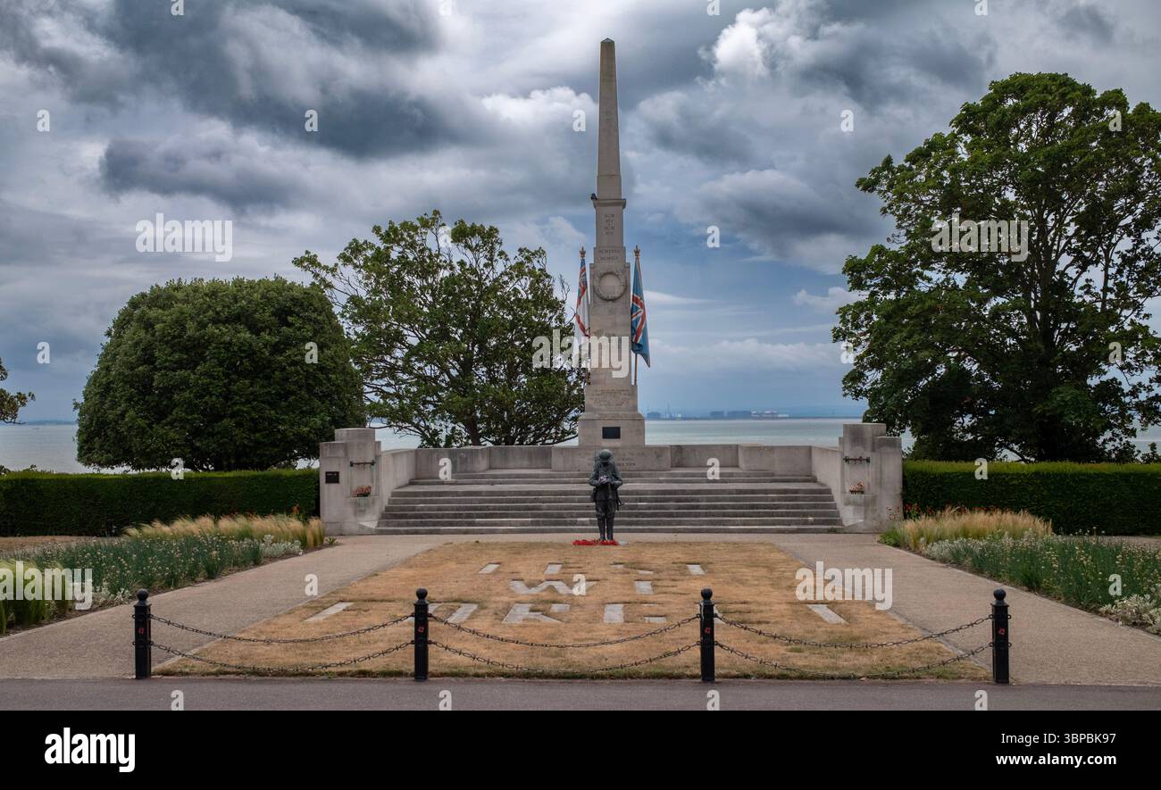 Southend Cenotaph - Southend-on-Sea War Memorial, is a First World War ...