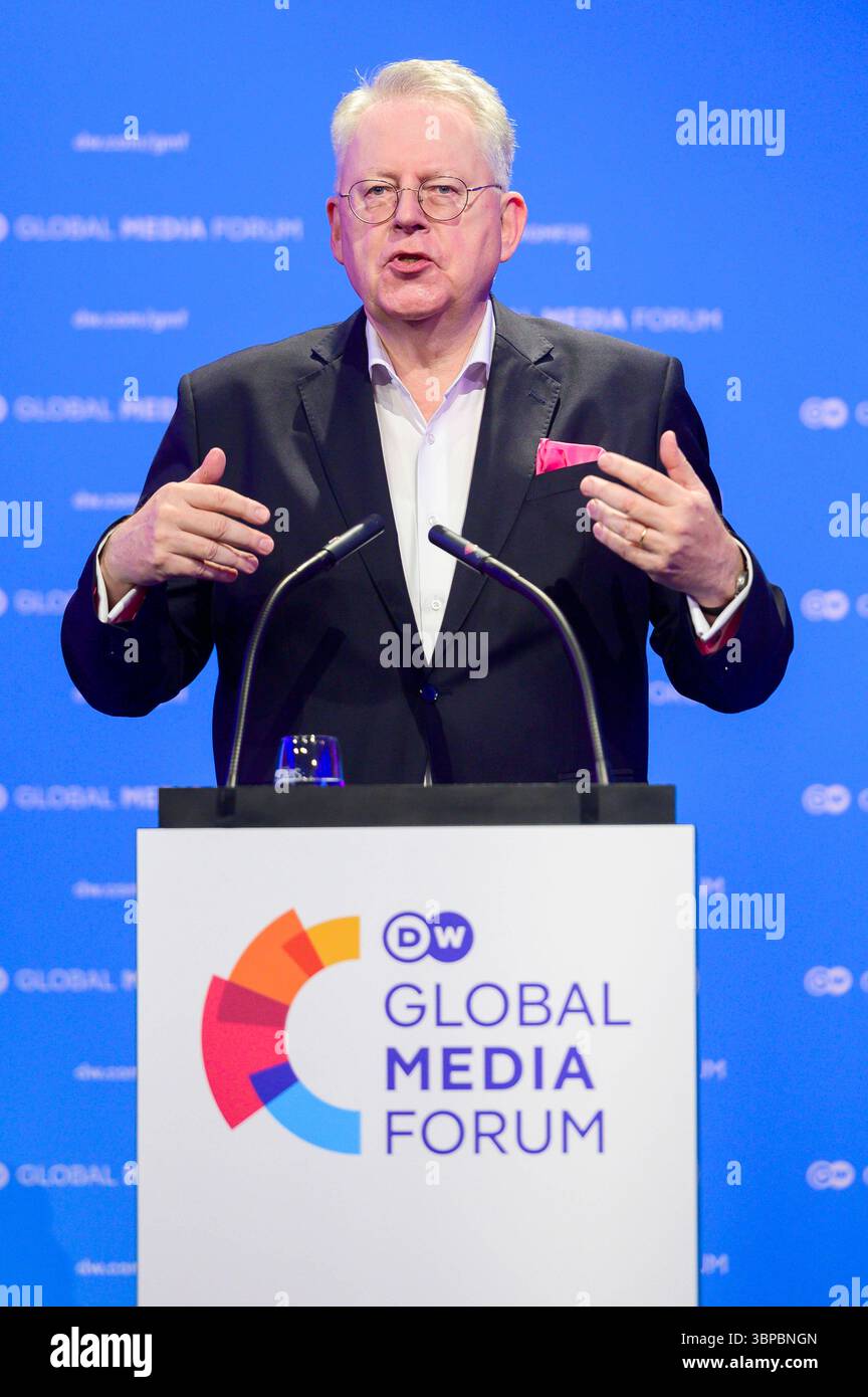 Peter Limbourg beim 18. Deutsche Welle Global Media Forum 2025 in der ...