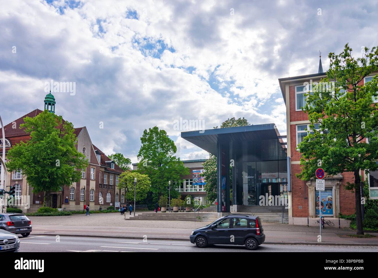 square Museumsplatz, theater Harburg, Archäologisches Museum Hamburg ...