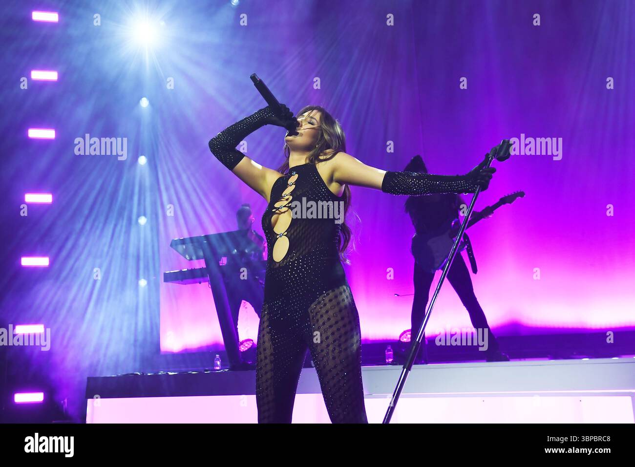 LONDON, ENGLAND - APRIL 24: Mimi Webb performing at Eventim Apollo on ...