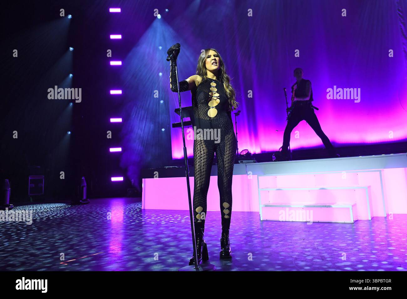 LONDON, ENGLAND - APRIL 24: Mimi Webb performing at Eventim Apollo on ...