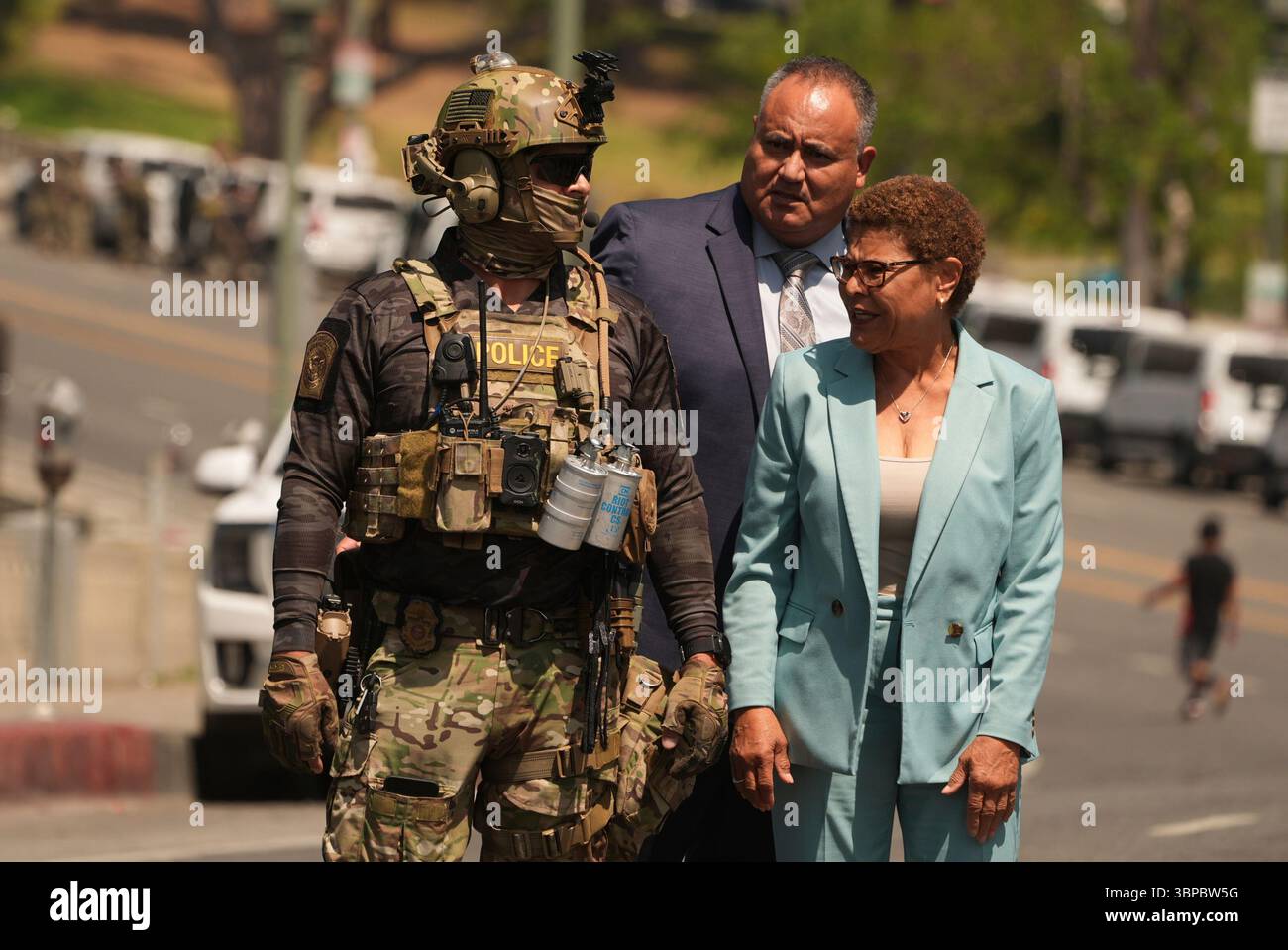 Los Angeles Mayor Karen Bass walks with a federal agent at MacArthur ...