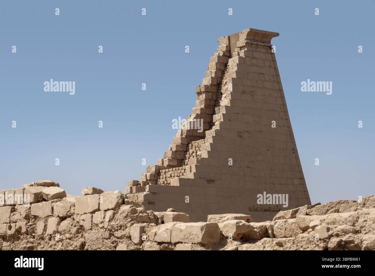 Karnak temple egypt reconstruction hi-res stock photography and images ...
