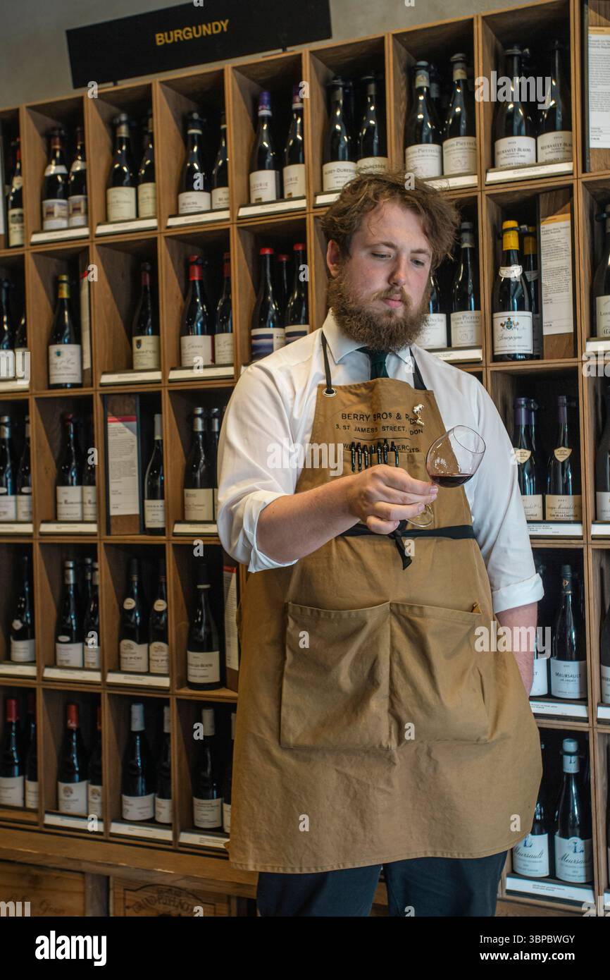 Berry Bros & Rudd Ltd, wine Merchants, St James's Street, London, England. UK Stock Photo - Alamy