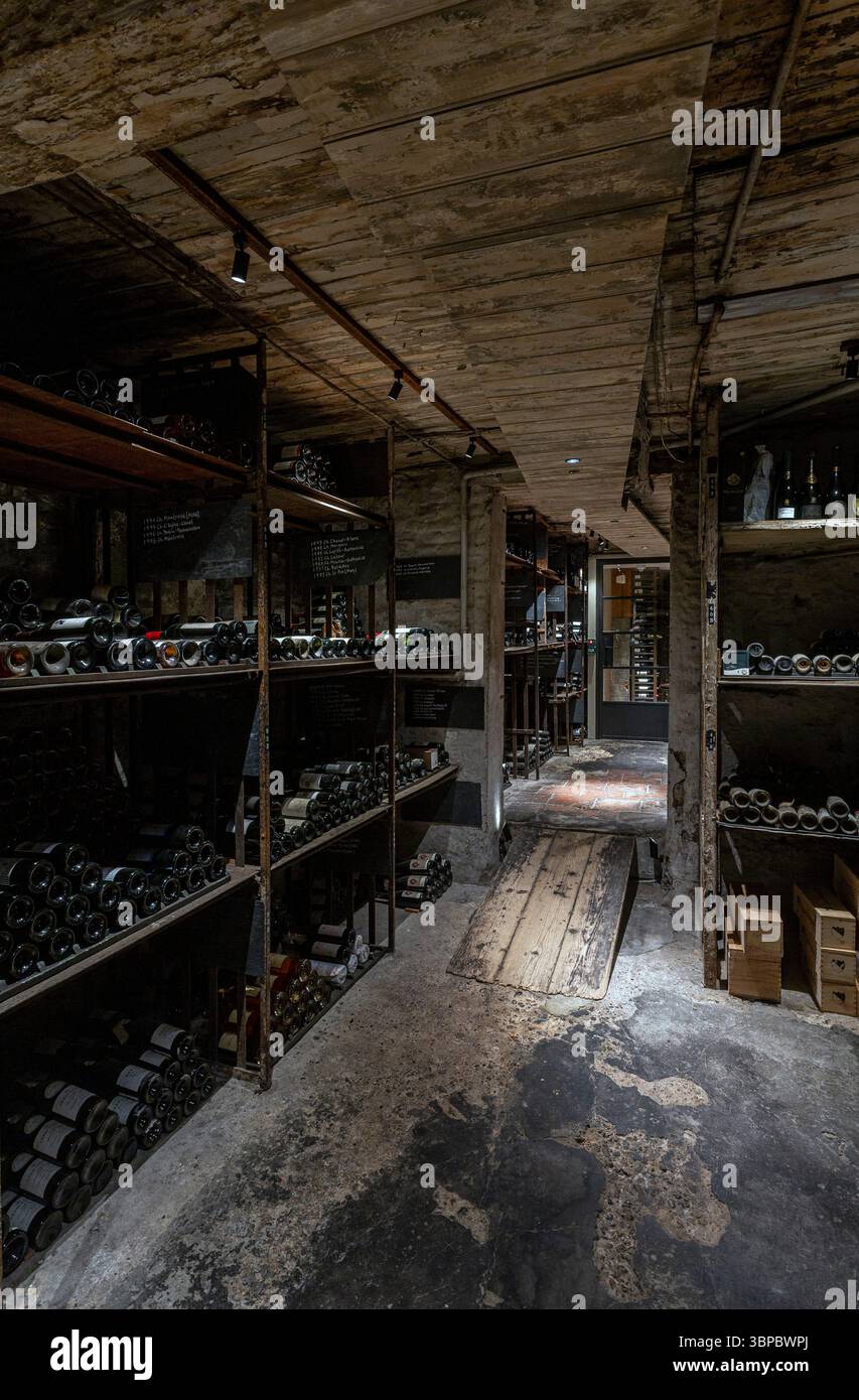 Berry Bros & Rudd Ltd, wine Merchants, St James's Street, London ...