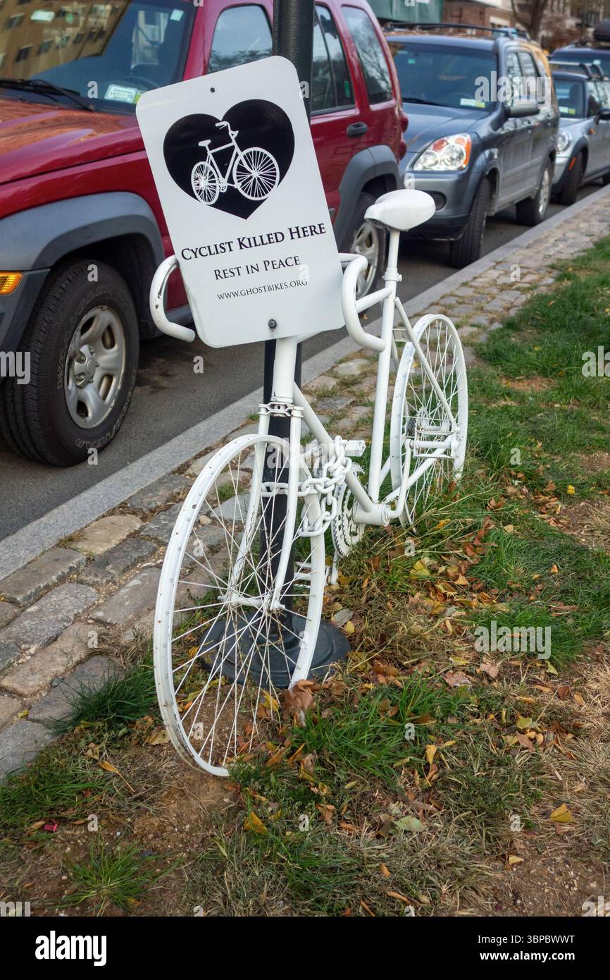 Ghost bike in new hi-res stock photography and images - Alamy