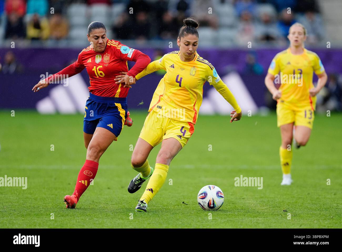 Spain's Cristina Martin-Prieto (left) and Belgium's Amber Tysiak battle ...