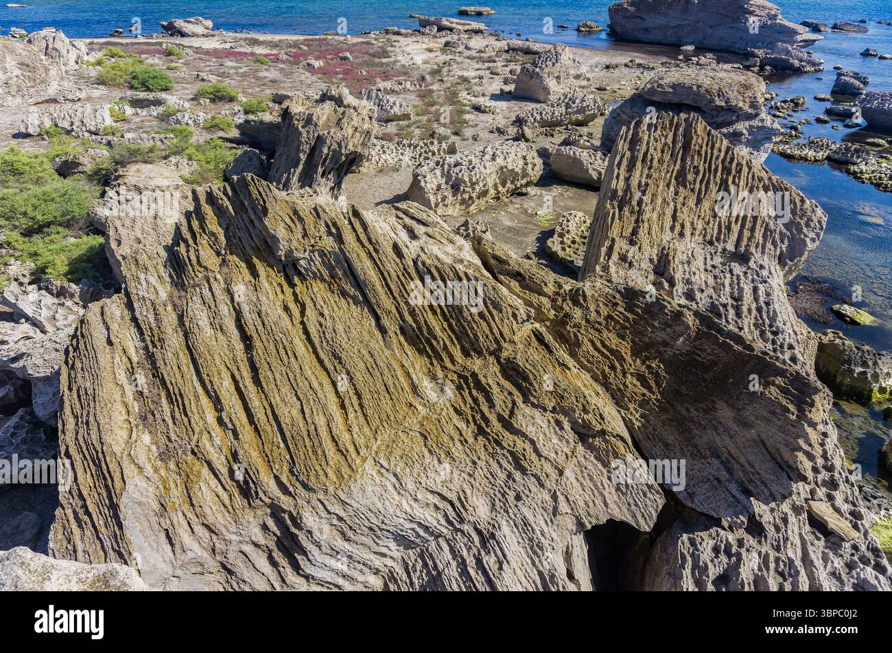 Rock formations on seashore hi-res stock photography and images - Alamy