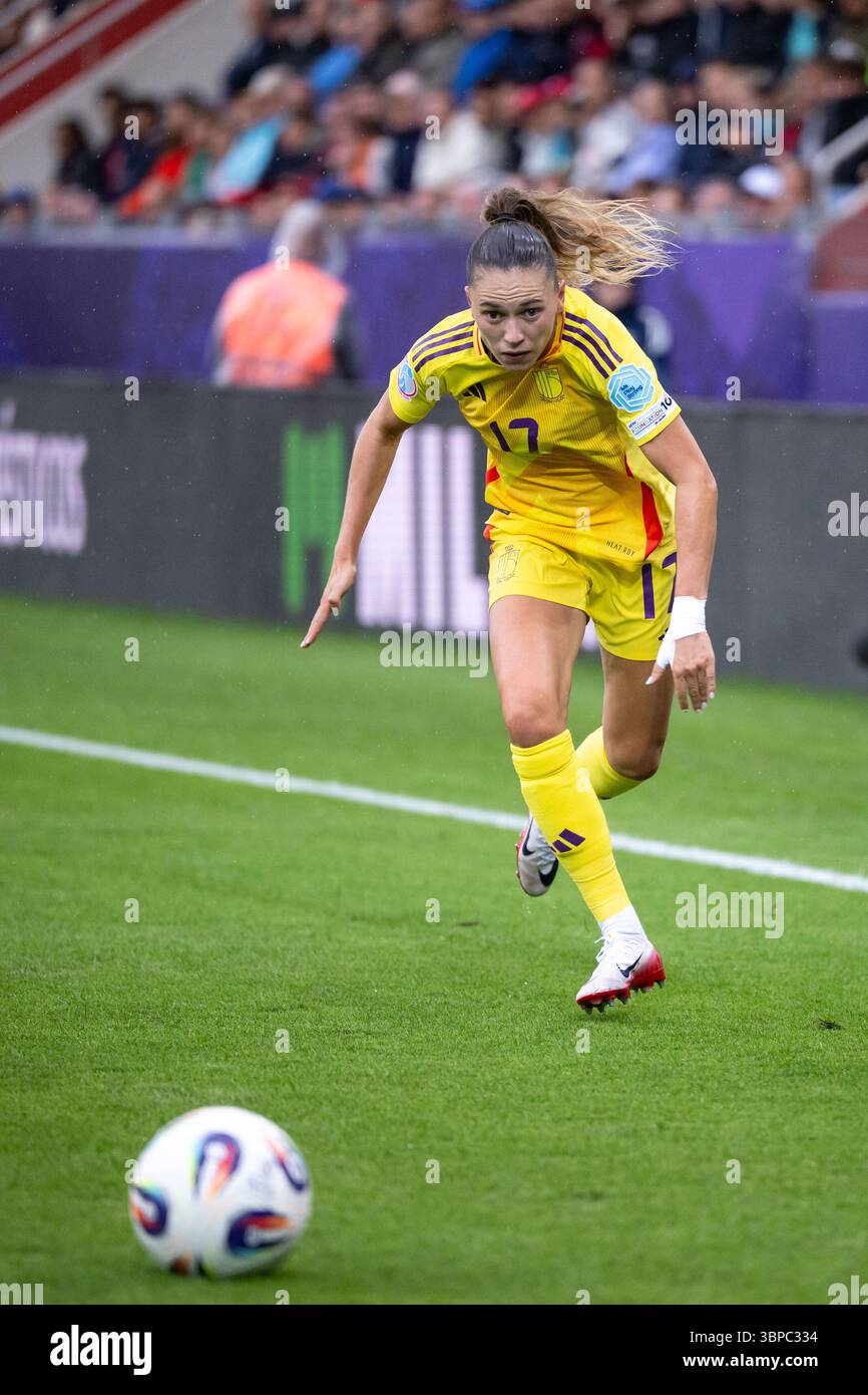 Jill Janssens (Belgien, #17) am Ball, SUI, Spanien vs Belgien, Fussball ...
