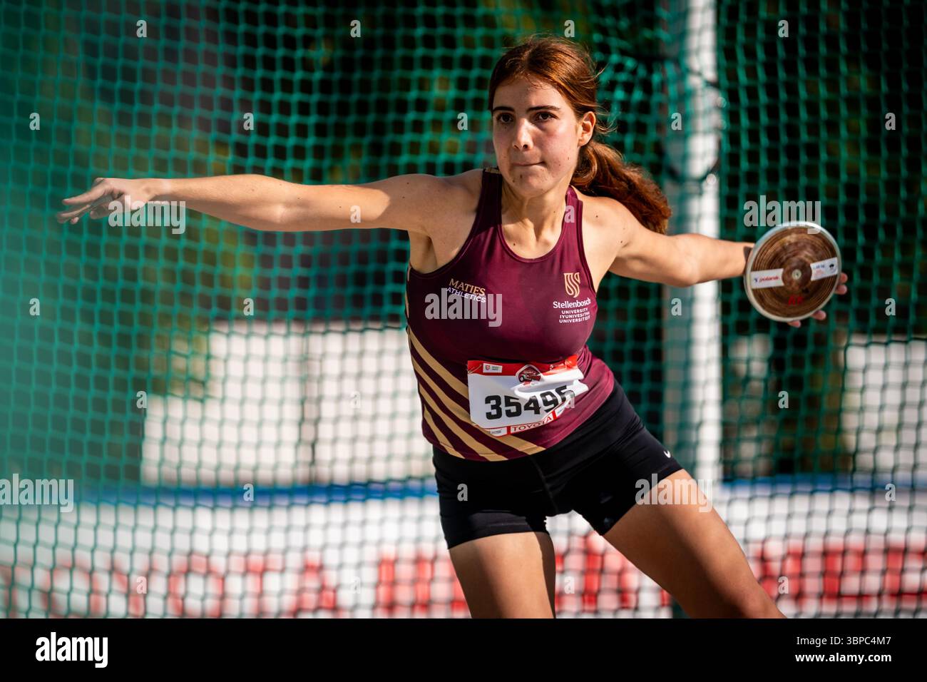 Para athlete throws hi-res stock photography and images - Alamy
