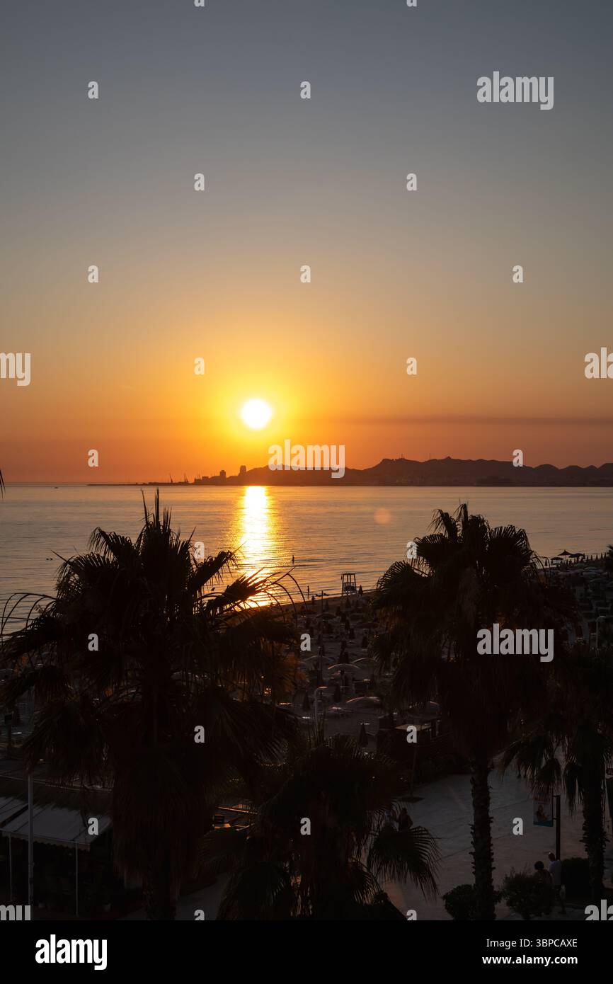 Beautiful sunset casts warm hi-res stock photography and images - Alamy