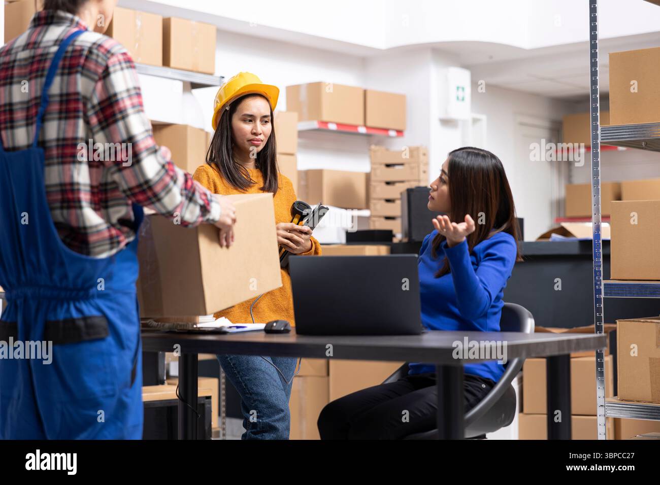 Fulfillment center employee manages hi-res stock photography and images ...