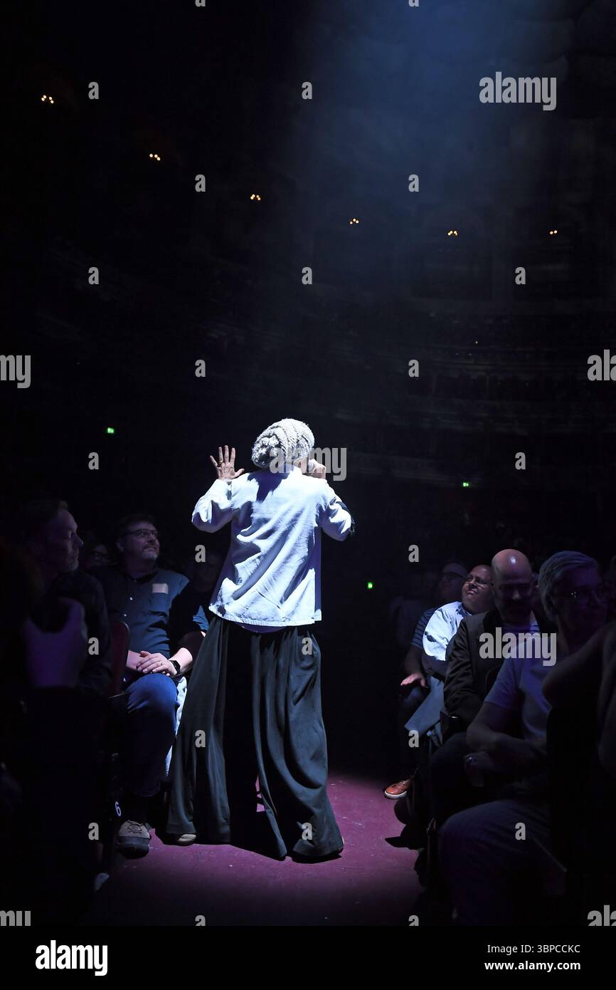 LONDON, ENGLAND - MAY 17: Tim Booth of ‘James’ performing at Royal ...