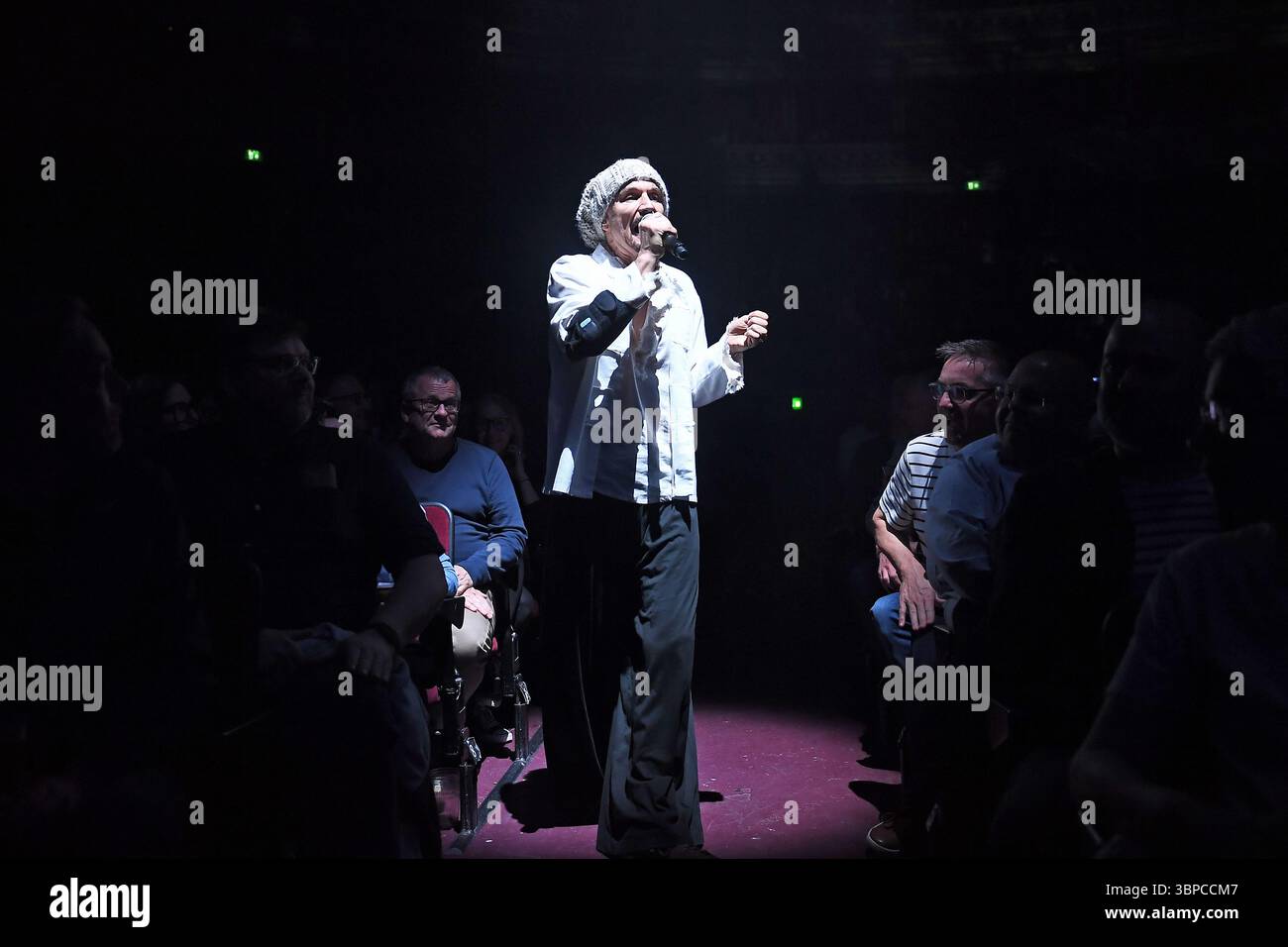 LONDON, ENGLAND - MAY 17: Tim Booth of ‘James’ performing at Royal ...
