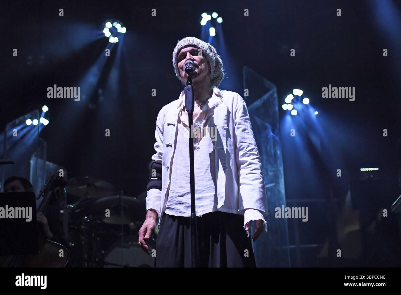 LONDON, ENGLAND - MAY 17: Tim Booth of ‘James’ performing at Royal ...