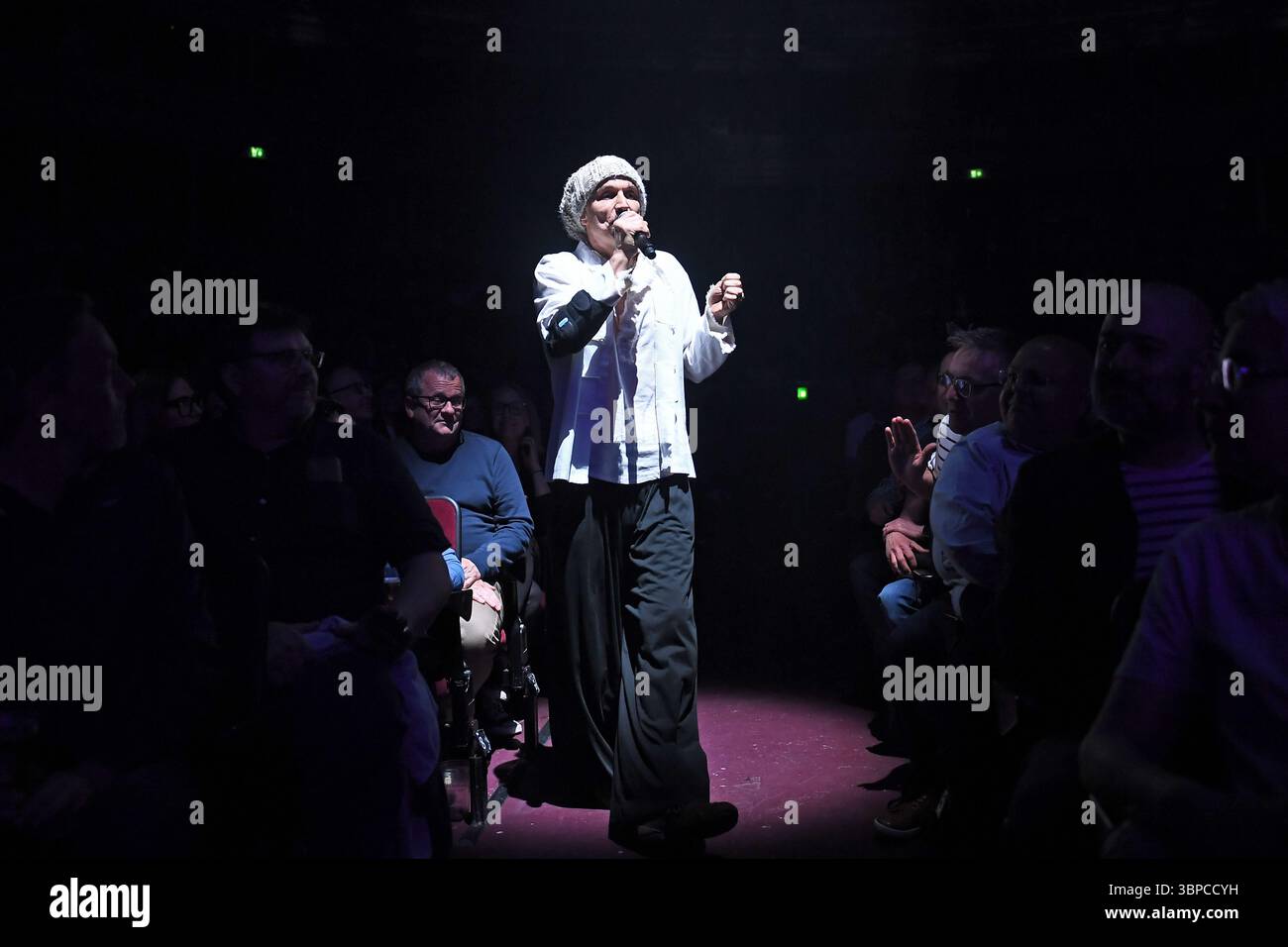 LONDON, ENGLAND - MAY 17: Tim Booth of ‘James’ performing at Royal ...