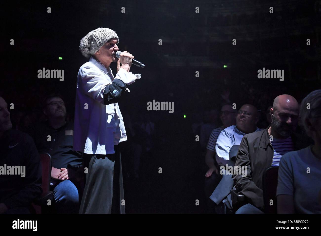 LONDON, ENGLAND - MAY 17: Tim Booth of ‘James’ performing at Royal ...